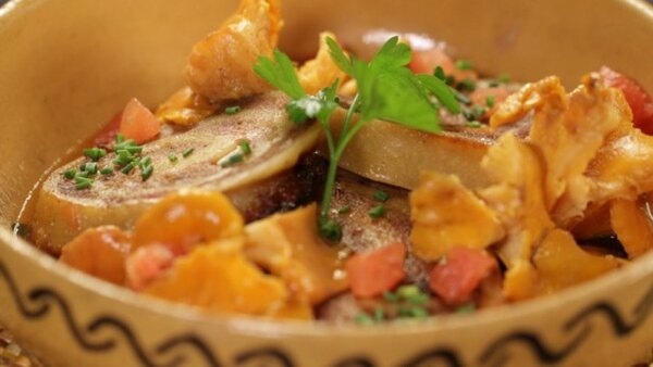 Bizarre Foods: Delicious Destinations Season 8 Episode 16