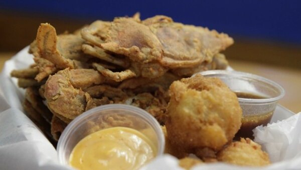 Bizarre Foods: Delicious Destinations Season 10 Episode 16