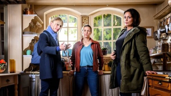 Astrid: Murder in Paris Season 5 Episode 1 Recap