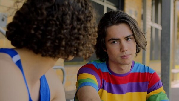 Single, Out Season 2 Episode 1