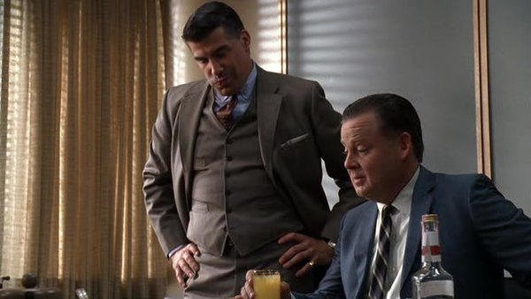 Screencaps of Mad Men Episode 6