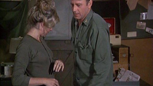 Screencaps of M*A*S*H Season 4 Episode 13