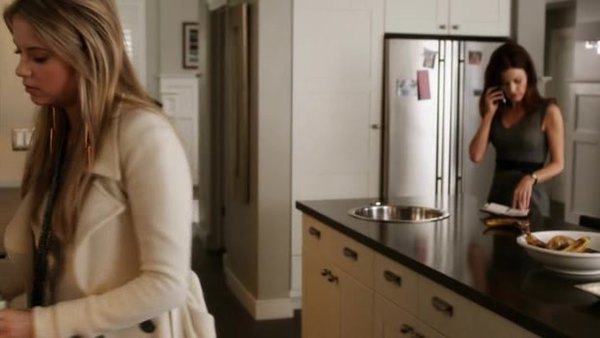 Screencaps of Pretty Little Liars Episode 15