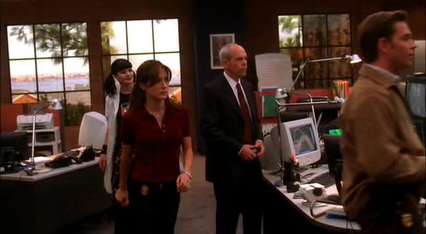 Screencaps of NCIS Season 1 Episode 3