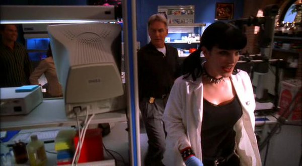 Screencaps of NCIS Season 1 Episode 2