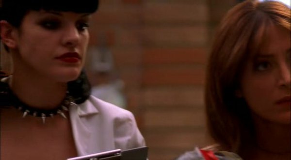 Screencaps of NCIS Season 1 Episode 2