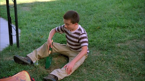 Screencaps of The Middle Season 4 Episode 1
