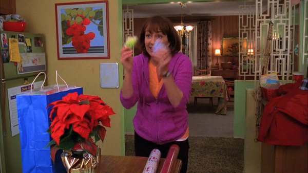 Screencaps of The Middle Season 1 Episode 10