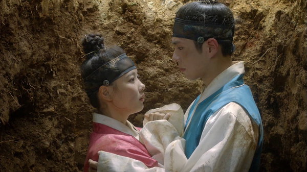 Love in the Moonlight Season 1 Episode 1