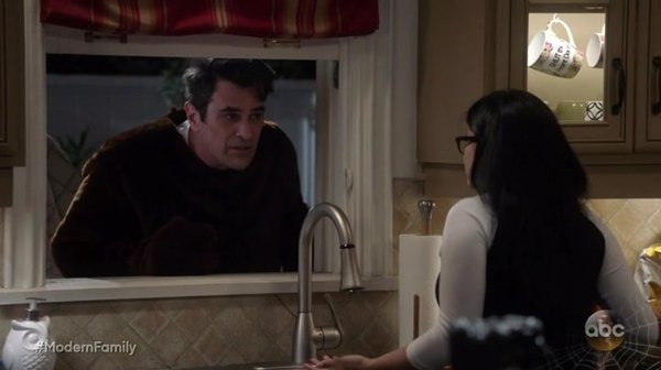 Screencaps of Modern Family Season 8 Episode 5