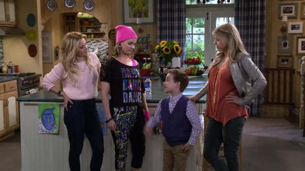 Screencaps of Fuller House Season 2 Episode 1