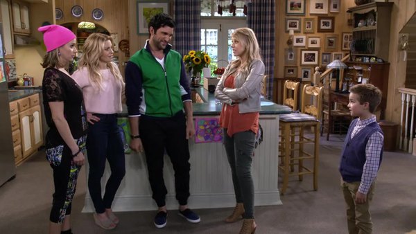 Screencaps of Fuller House Season 2 Episode 1