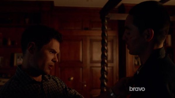 Screencaps of Graceland Season 2 Episode 9