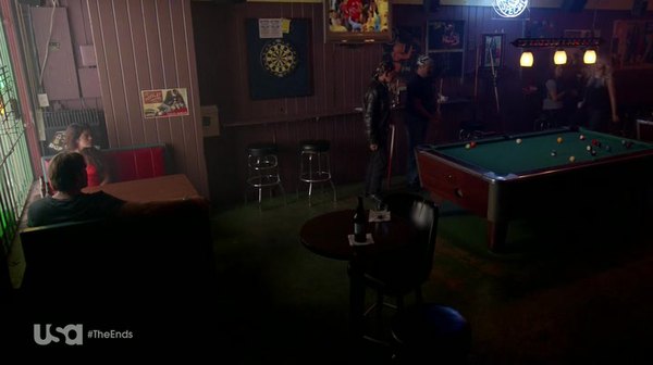 Screencaps of Graceland Season 2 Episode 8