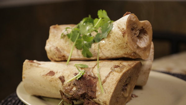 Bizarre Foods: Delicious Destinations Season 3 Episode 18