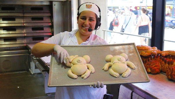 Bizarre Foods: Delicious Destinations Season 2 Episode 1