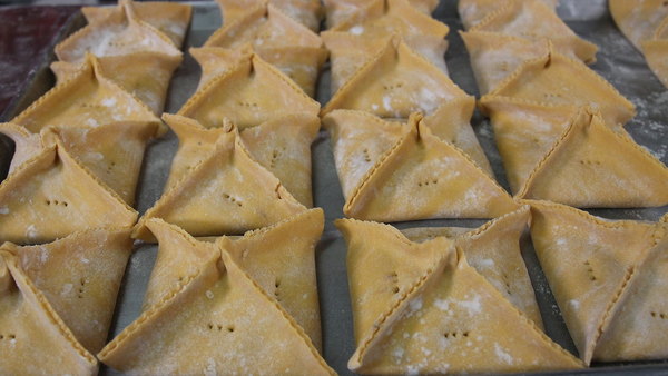 Bizarre Foods: Delicious Destinations Season 2 Episode 2