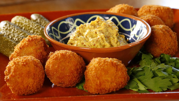 Bizarre Foods: Delicious Destinations Season 2 Episode 8