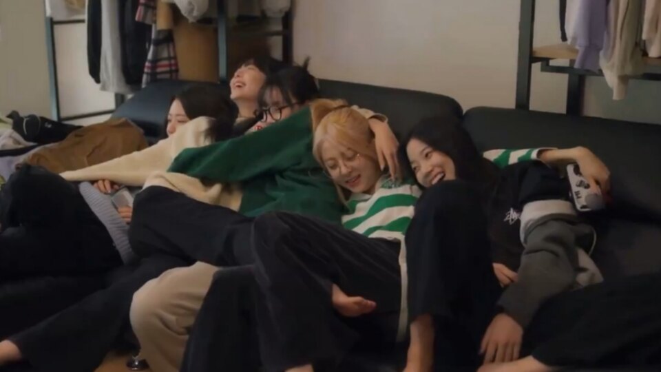 LE SSERAFIM: Make It Look Easy (TV Series 2024)